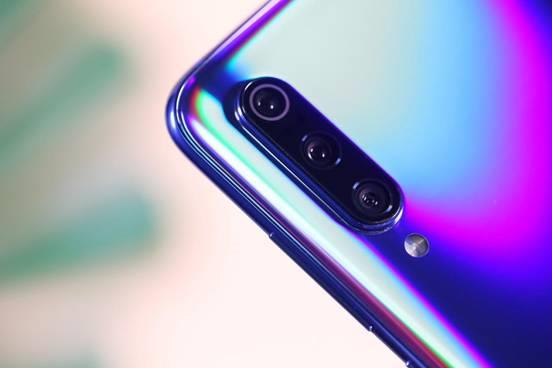 Xiaomi Mi 9 Review - Simple Yet Incredible!